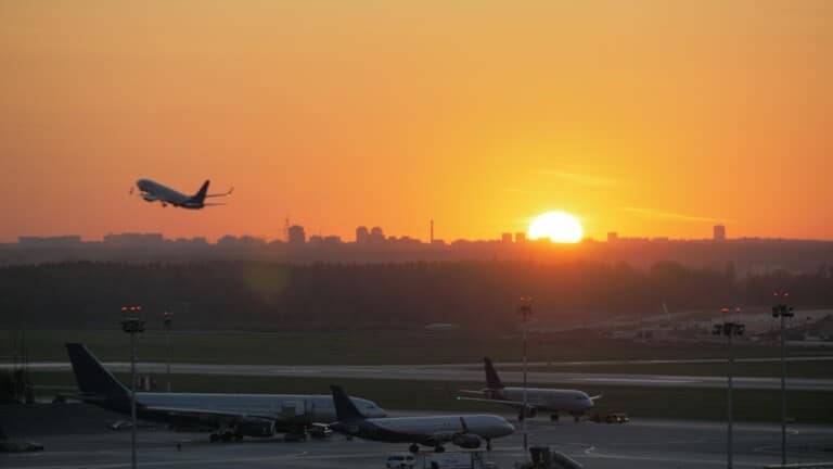 What Makes DFW Airport One of the Busiest in the US